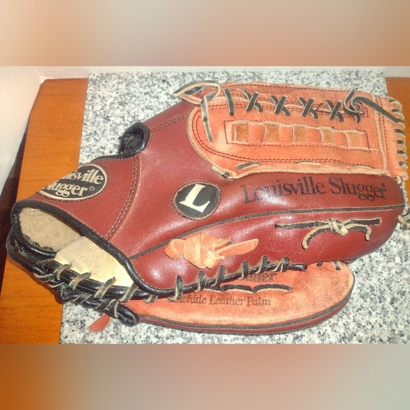 Louisville Slugger | Accessories | Louisville Slugger The Softballer Leather Gloves Model Khbg9 ...